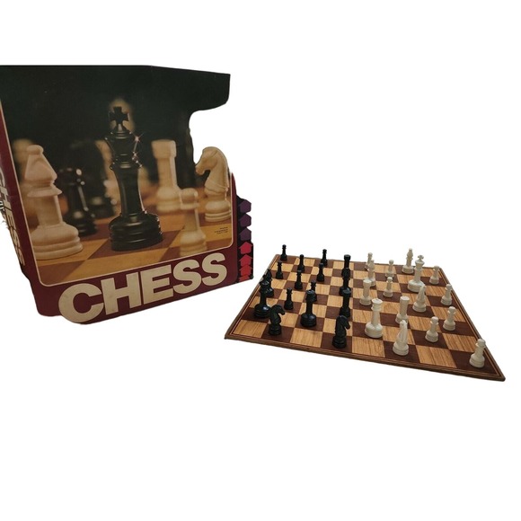 Hasbro | Games | Chess Set Vintage With Box And Board Hasbro 979 ...